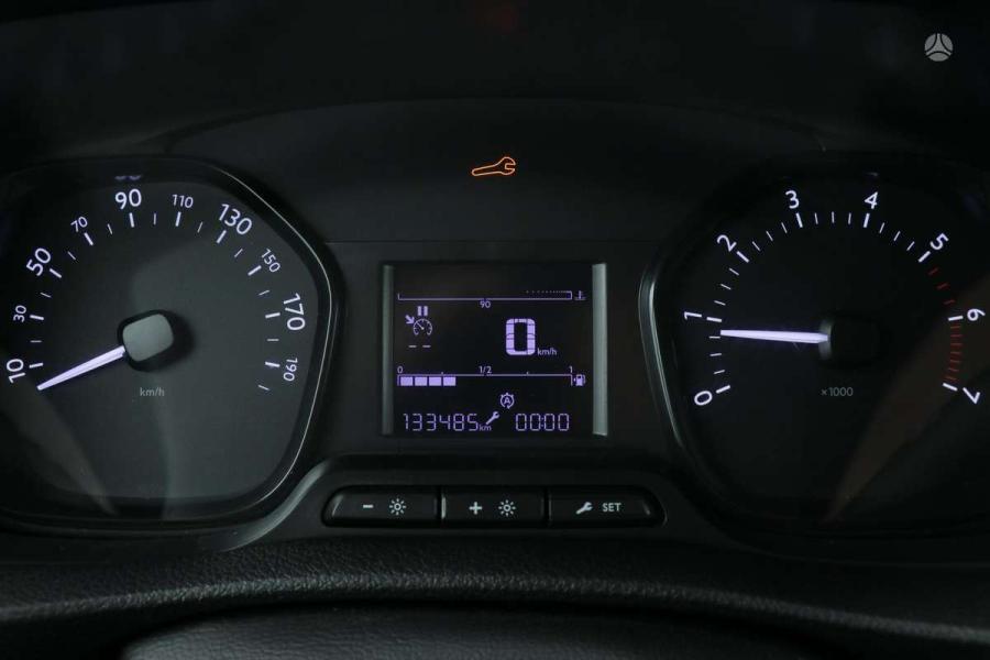 White Toyota Proace 2022 in Vilnius, with an engine capacity of 2.00 L and mileage of 133 thousand km for 20500 €, photo 14 on AUTOMOTO.COM.LV