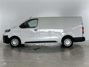 White Toyota Proace 2025 in Vilnius, with an engine capacity of 2.00 L and mileage of 33 thousand km for 32900 €, photo 4 on AUTOMOTO.COM.LV