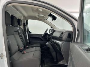 White Toyota Proace 2025 in Vilnius, with an engine capacity of 2.00 L and mileage of 33 thousand km for 32900 €, photo 7 on AUTOMOTO.COM.LV