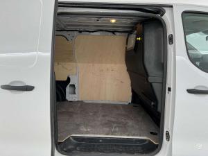 White Toyota Proace 2025 in Vilnius, with an engine capacity of 2.00 L and mileage of 33 thousand km for 32900 €, photo 8 on AUTOMOTO.COM.LV