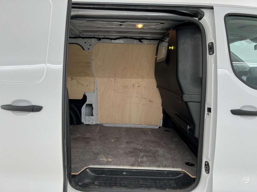 White Toyota Proace 2025 in Vilnius, with an engine capacity of 2.00 L and mileage of 33 thousand km for 32900 €, photo 8 on AUTOMOTO.COM.LV
