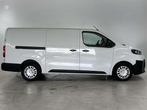 White Toyota Proace 2025 in Vilnius, with an engine capacity of 2.00 L and mileage of 33 thousand km for 32900 €, photo 17 on AUTOMOTO.COM.LV