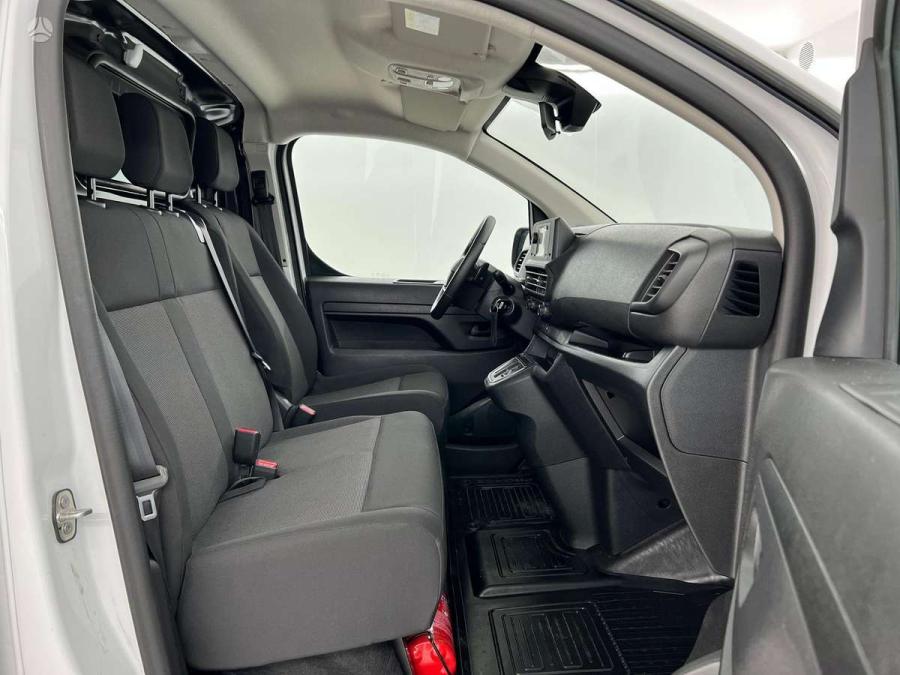 White Toyota Proace 2025 in Vilnius, with an engine capacity of 0.00 L and mileage of 8 thousand km for 33900 €, photo 7 on AUTOMOTO.COM.LV