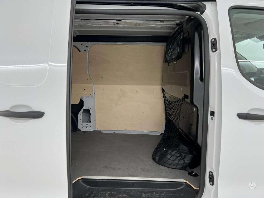 White Toyota Proace 2025 in Vilnius, with an engine capacity of 0.00 L and mileage of 8 thousand km for 33900 €, photo 8 on AUTOMOTO.COM.LV