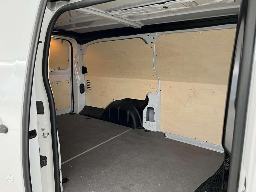 White Toyota Proace 2025 in Vilnius, with an engine capacity of 0.00 L and mileage of 8 thousand km for 33900 €, photo 20 on AUTOMOTO.COM.LV