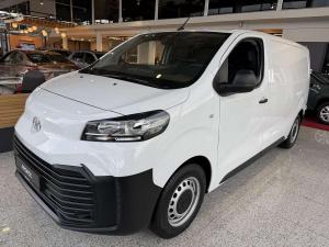 Balts Toyota Proace 2026 Šauļi, ar dzinēja tilpumu 1.50 L un nobraukumu 0 tūkst. km par 26900 €, foto  vietnē AUTOMOTO.COM.LV