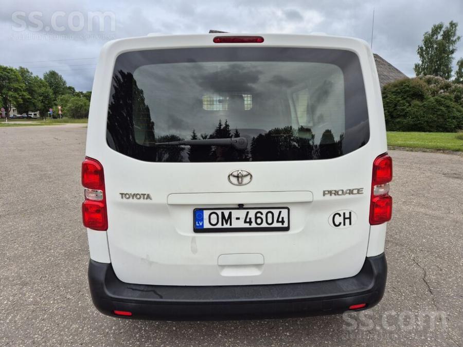 White Toyota Proace 2018 in Riga, with an engine capacity of 1.60 L and mileage of 111 thousand km for 8700 €, photo 4 on AUTOMOTO.COM.LV