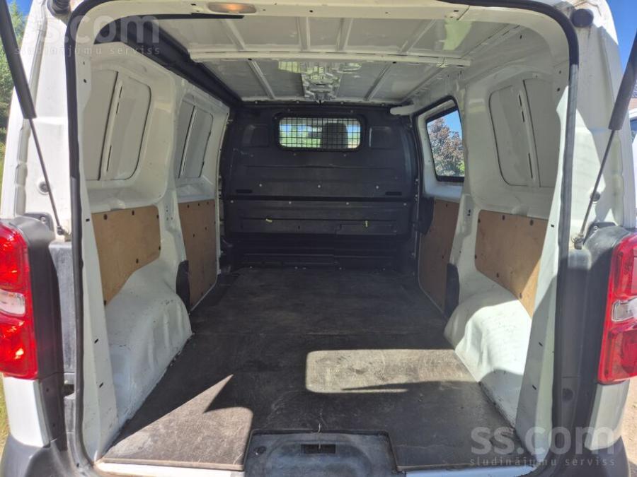 White Toyota Proace 2018 in Riga, with an engine capacity of 1.60 L and mileage of 111 thousand km for 8700 €, photo 8 on AUTOMOTO.COM.LV