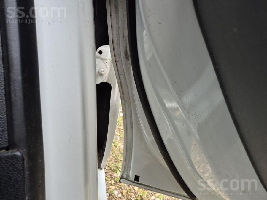 White Toyota Proace 2018 in Riga, with an engine capacity of 1.60 L and mileage of 111 thousand km for 8700 €, photo 14 on AUTOMOTO.COM.LV