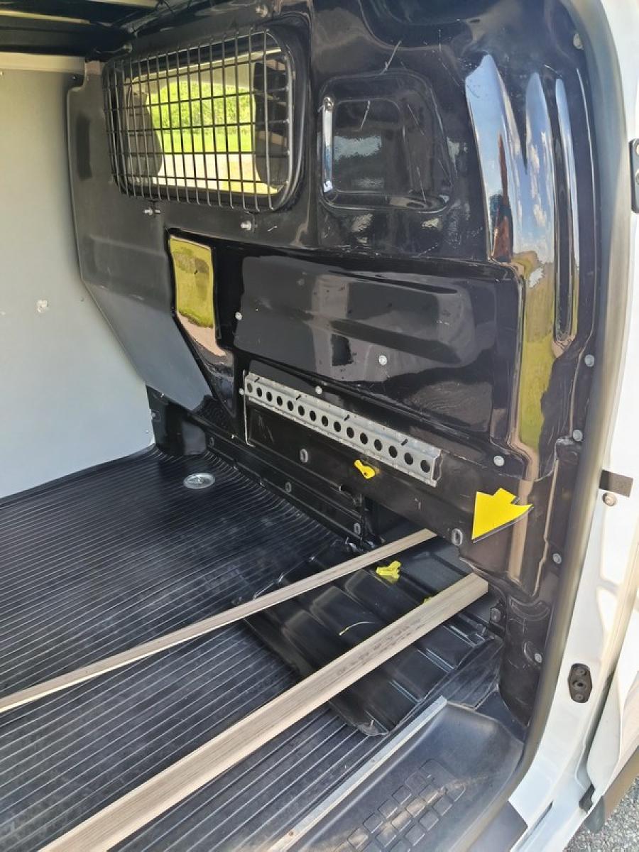 Balts Toyota Proace 2018 Veru, ar dzinēja tilpumu 2.00 L un nobraukumu 142 tūkst. km par 12500 €, foto 6 vietnē AUTOMOTO.COM.LV
