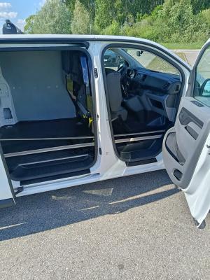 Balts Toyota Proace 2018 Veru, ar dzinēja tilpumu 2.00 L un nobraukumu 142 tūkst. km par 12500 €, foto 7 vietnē AUTOMOTO.COM.LV