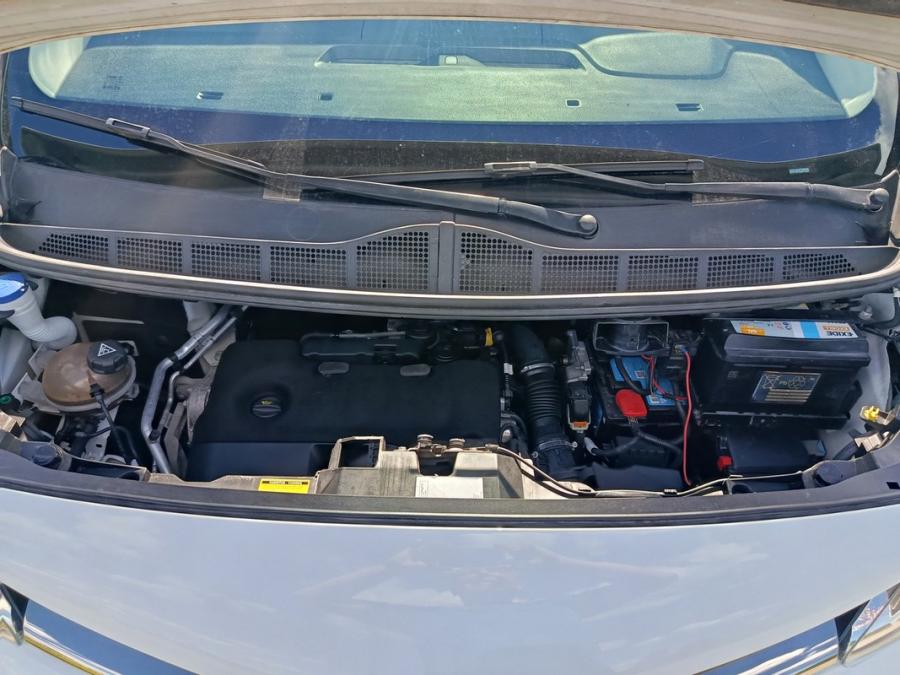 Balts Toyota Proace 2018 Veru, ar dzinēja tilpumu 2.00 L un nobraukumu 142 tūkst. km par 12500 €, foto 10 vietnē AUTOMOTO.COM.LV