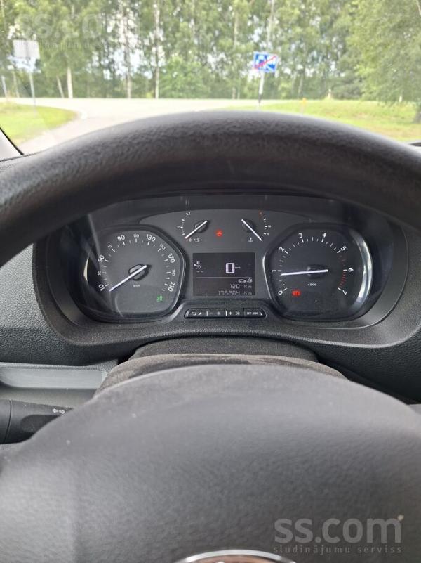 Balts Toyota Proace 2020 Rīga, ar dzinēja tilpumu 1.50 L un nobraukumu 175 tūkst. km par 8700 €, foto 4 vietnē AUTOMOTO.COM.LV