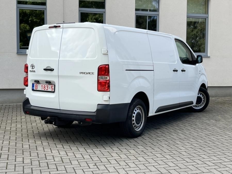 White Toyota Proace 2021 in Riga, with an engine capacity of 2.00 L and mileage of 109 thousand km for 17990 €, photo 7 on AUTOMOTO.COM.LV