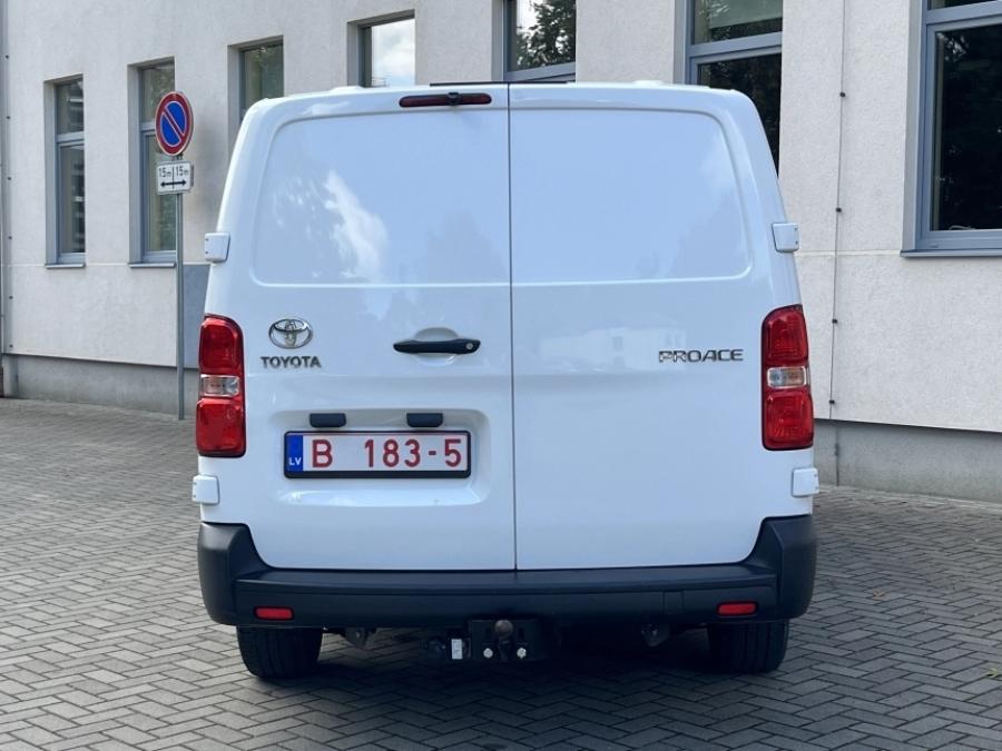 White Toyota Proace 2021 in Riga, with an engine capacity of 2.00 L and mileage of 109 thousand km for 17990 €, photo 8 on AUTOMOTO.COM.LV