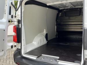 White Toyota Proace 2021 in Riga, with an engine capacity of 2.00 L and mileage of 109 thousand km for 17990 €, photo 12 on AUTOMOTO.COM.LV