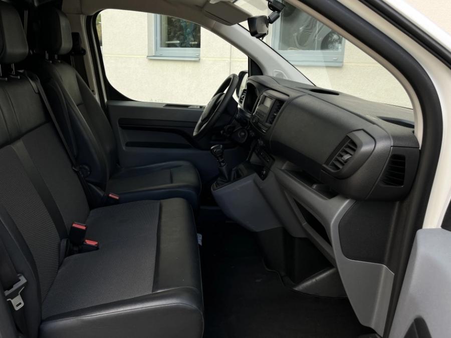 White Toyota Proace 2021 in Riga, with an engine capacity of 2.00 L and mileage of 109 thousand km for 17990 €, photo 15 on AUTOMOTO.COM.LV