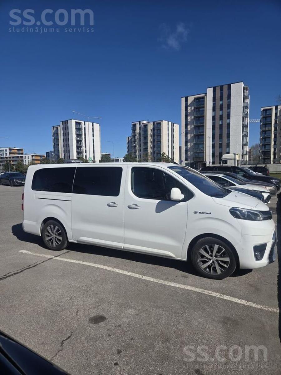 White Toyota Proace 2022 in Riga, with an engine capacity of 1.60 L and mileage of 280 thousand km for 17000 €, photo 15 on AUTOMOTO.COM.LV