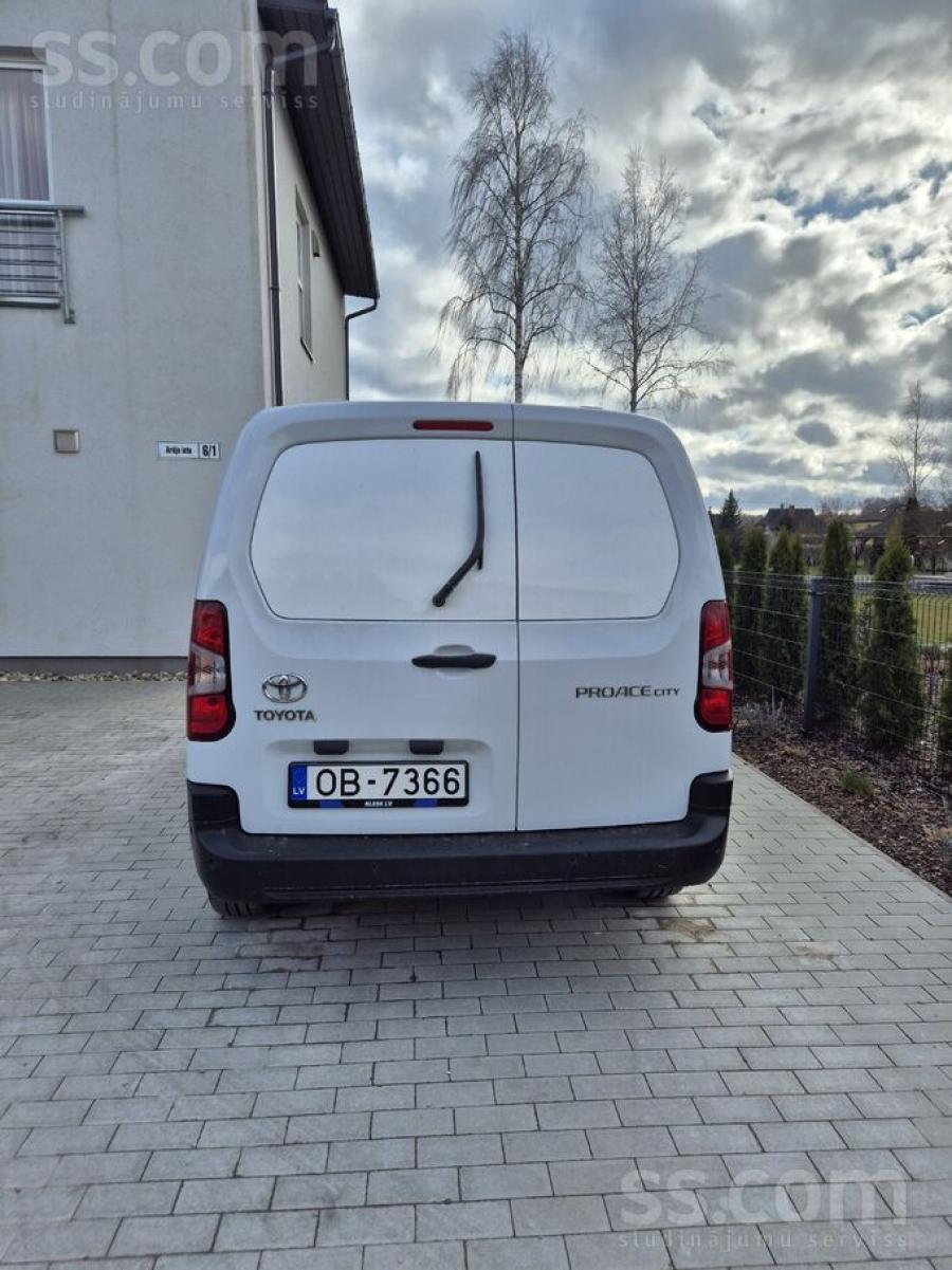 Balts Toyota Proace 2024 Rīga, ar dzinēja tilpumu 1.50 L un nobraukumu 16 tūkst. km par 17990 €, foto 5 vietnē AUTOMOTO.COM.LV