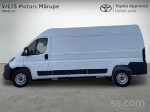 White Toyota Proace 2024 in Riga, with an engine capacity of 2.00 L and mileage of 4 thousand km for 44990 €, photo 4 on AUTOMOTO.COM.LV