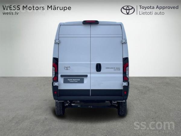 White Toyota Proace 2024 in Riga, with an engine capacity of 2.00 L and mileage of 4 thousand km for 44990 €, photo 4 on AUTOMOTO.COM.LV