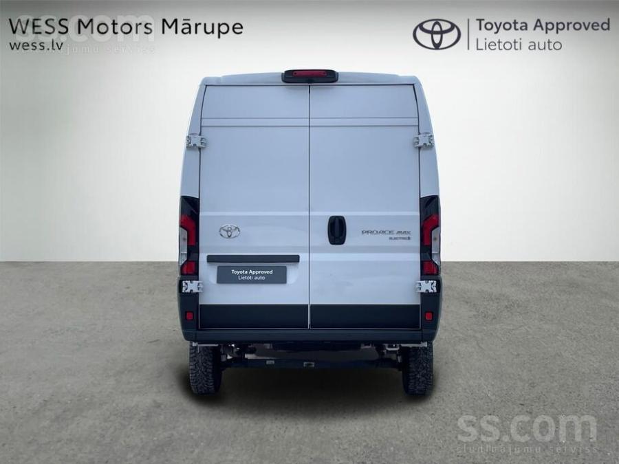 White Toyota Proace 2024 in Riga, with an engine capacity of 2.00 L and mileage of 4 thousand km for 44990 €, photo 5 on AUTOMOTO.COM.LV