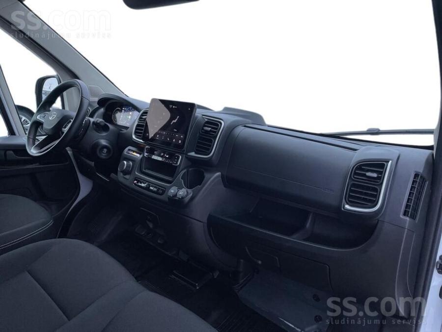 White Toyota Proace 2024 in Riga, with an engine capacity of 2.00 L and mileage of 4 thousand km for 44990 €, photo 9 on AUTOMOTO.COM.LV