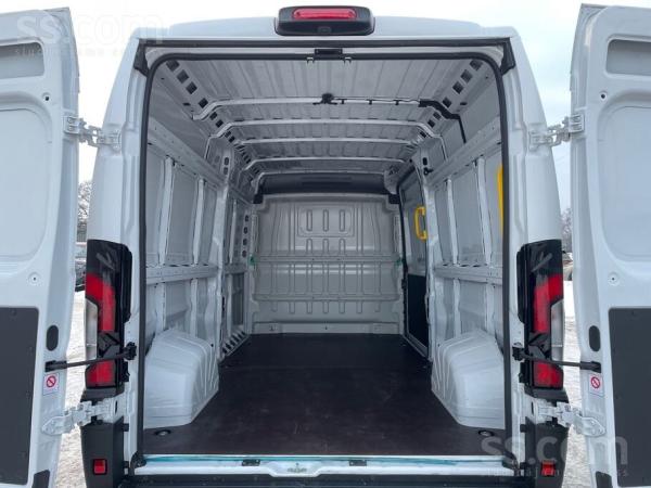 White Toyota Proace 2024 in Riga, with an engine capacity of 2.00 L and mileage of 4 thousand km for 44990 €, photo 10 on AUTOMOTO.COM.LV