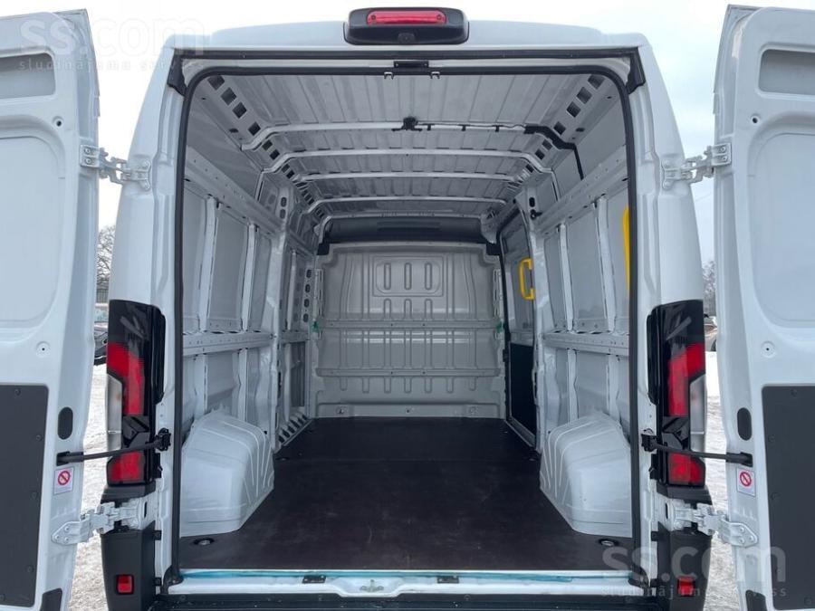 White Toyota Proace 2024 in Riga, with an engine capacity of 2.00 L and mileage of 4 thousand km for 44990 €, photo 11 on AUTOMOTO.COM.LV