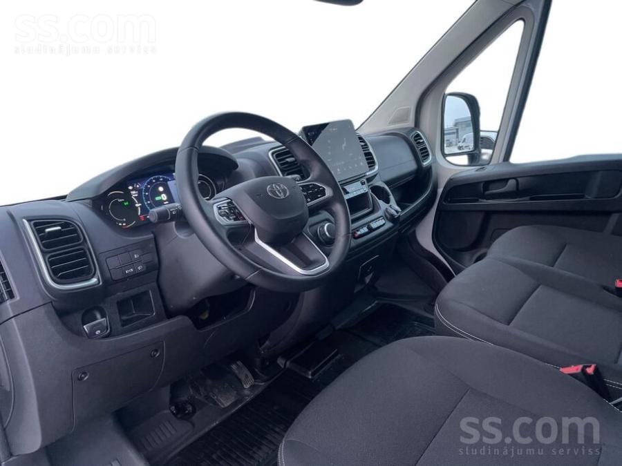 White Toyota Proace 2024 in Riga, with an engine capacity of 2.00 L and mileage of 4 thousand km for 44990 €, photo 12 on AUTOMOTO.COM.LV