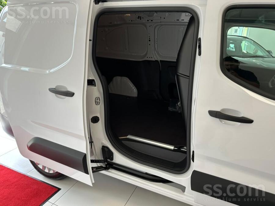 Balts Toyota Proace 2026 Jēkabpils, ar dzinēja tilpumu 1.50 L un nobraukumu 0 tūkst. km par 26900 €, foto 9 vietnē AUTOMOTO.COM.LV