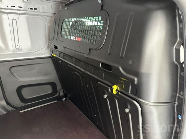 White Toyota Proace 2026 in Jekabpils, with an engine capacity of 1.50 L and mileage of 0 thousand km for 26900 €, photo 10 on AUTOMOTO.COM.LV