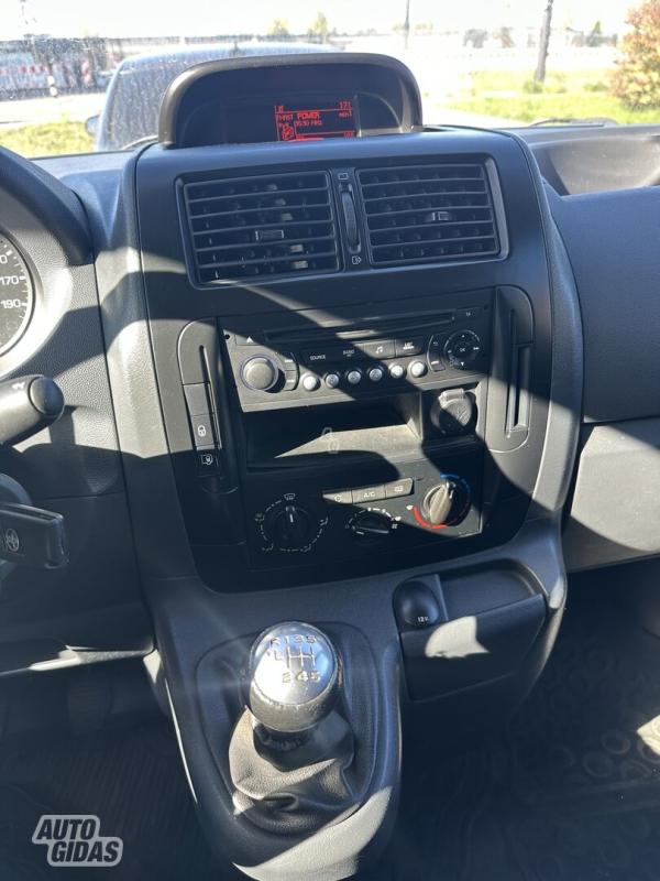 Toyota Proace 2015 in Vilnius on AUTOMOTO.COM.LV White Toyota Proace 2015 in Vilnius, with an engine capacity of 2.00 L and mileage of 295 thousand km for 2000 €, photo 10 on AUTOMOTO.COM.LV