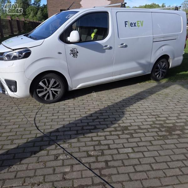 White Toyota Proace 2019 in Vilnius, with an engine capacity of 2.00 L and mileage of 300 thousand km for 8000 €, photo 3 on AUTOMOTO.COM.LV