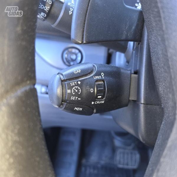 White Toyota Proace 2019 in Vilnius, with an engine capacity of 2.00 L and mileage of 300 thousand km for 8000 €, photo 9 on AUTOMOTO.COM.LV