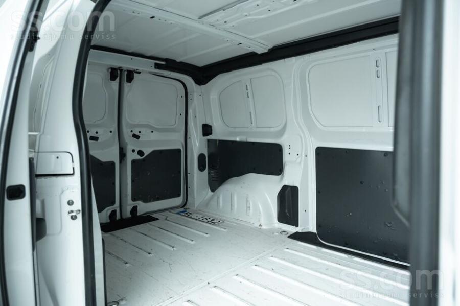 White Toyota Proace 2020 in Riga, with an engine capacity of 1.50 L and mileage of 92 thousand km for 10900 €, photo 15 on AUTOMOTO.COM.LV