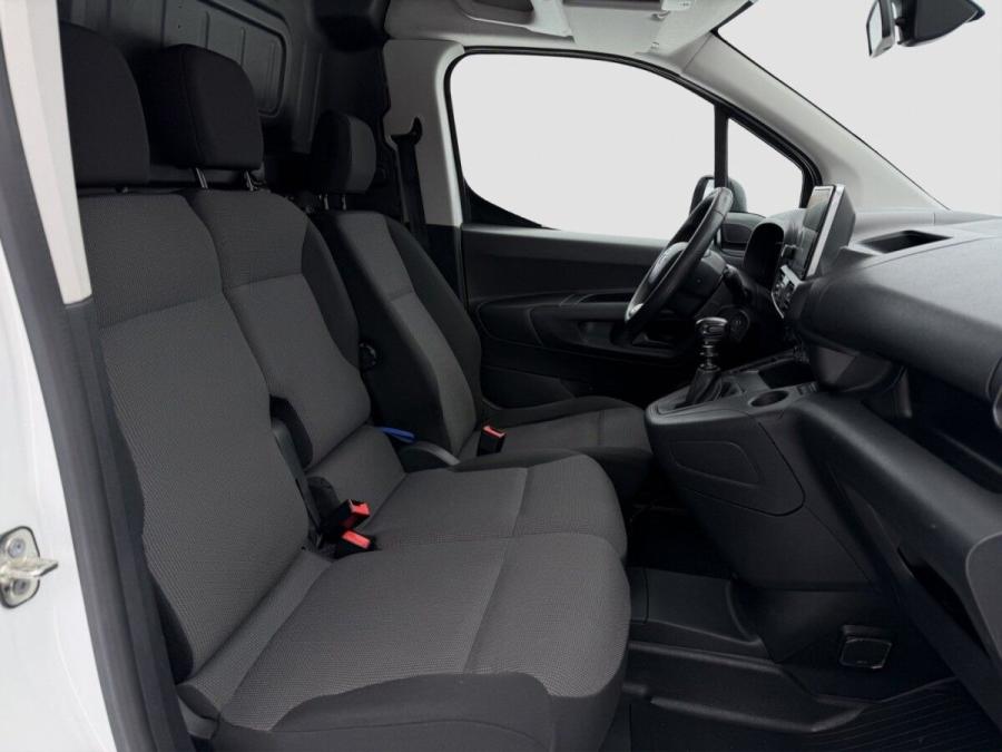 Balts Toyota Proace 2021 Pērnava, ar dzinēja tilpumu 1.50 L un nobraukumu 160 tūkst. km par 10950 €, foto 5 vietnē AUTOMOTO.COM.LV