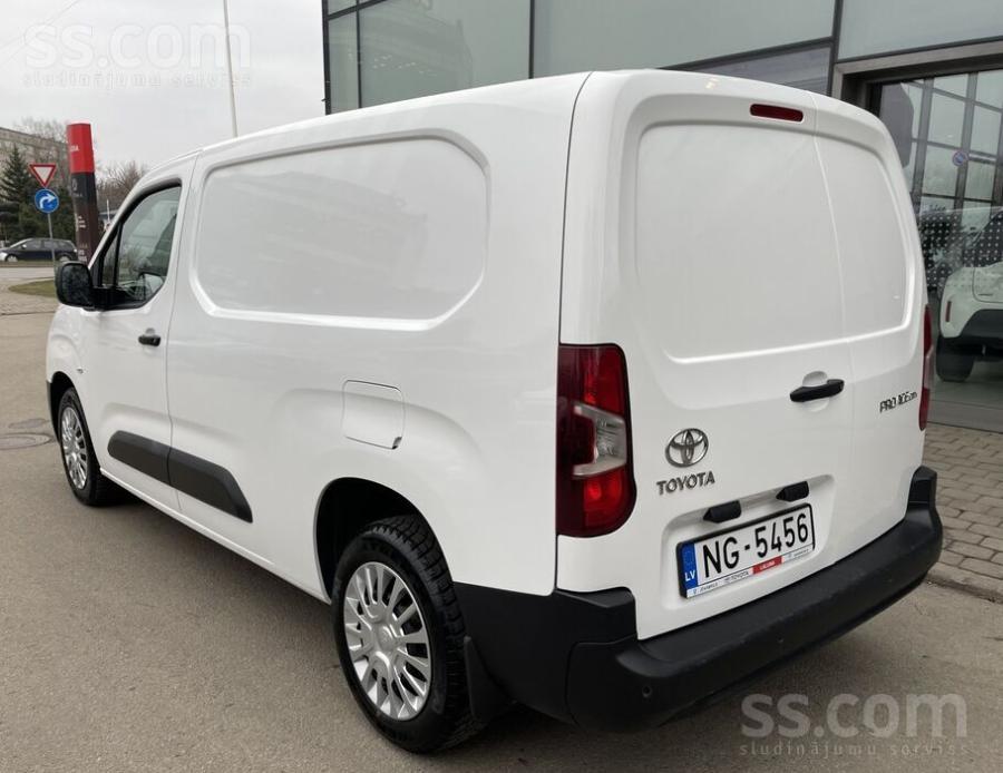 White Toyota Proace 2022 in Valmiera, with an engine capacity of 1.50 L and mileage of 98 thousand km for 16500 €, photo 3 on AUTOMOTO.COM.LV