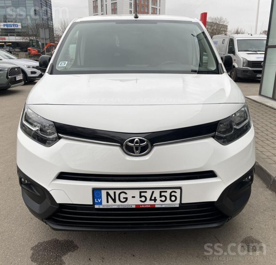 White Toyota Proace 2022 in Valmiera, with an engine capacity of 1.50 L and mileage of 98 thousand km for 16500 €, photo 8 on AUTOMOTO.COM.LV