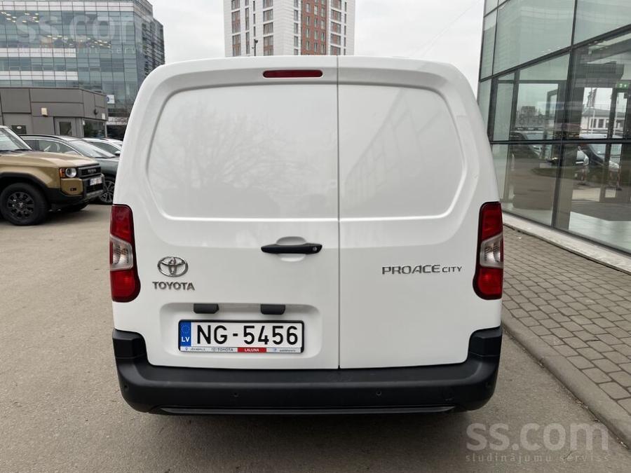 Balts Toyota Proace 2022 Rīga, ar dzinēja tilpumu 1.50 L un nobraukumu 115 tūkst. km par 14900 €, foto 4 vietnē AUTOMOTO.COM.LV