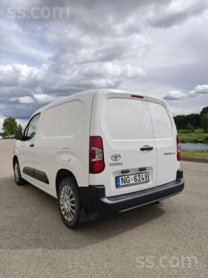 Balts Toyota Proace 2022 Ogre, ar dzinēja tilpumu 1.50 L un nobraukumu 79 tūkst. km par 12900 €, foto 4 vietnē AUTOMOTO.COM.LV