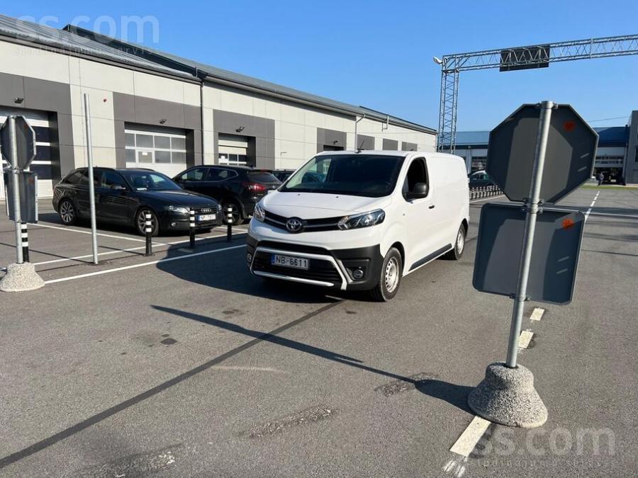White Toyota Proace 2023 in Riga, with an engine capacity of 1.50 L and mileage of 65 thousand km for 15000 €, photo 7 on AUTOMOTO.COM.LV