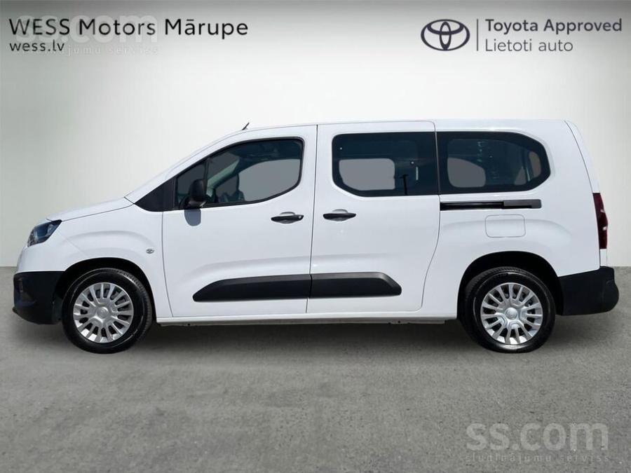 White Toyota Proace 2023 in Riga, with an engine capacity of 1.20 L and mileage of 104 thousand km for 13590 €, photo 4 on AUTOMOTO.COM.LV