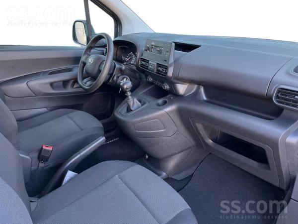 White Toyota Proace 2023 in Riga, with an engine capacity of 1.20 L and mileage of 104 thousand km for 13590 €, photo 6 on AUTOMOTO.COM.LV