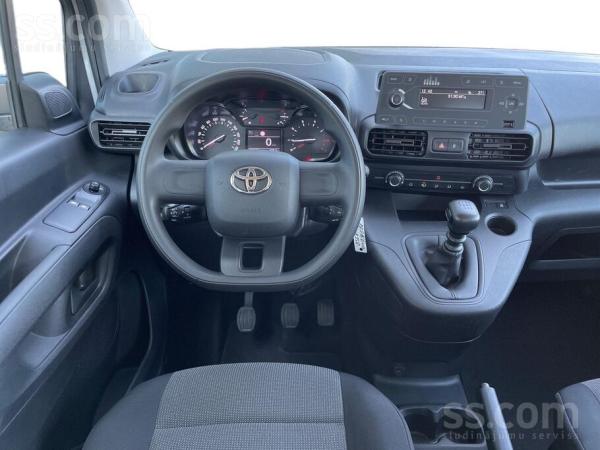 White Toyota Proace 2023 in Riga, with an engine capacity of 1.20 L and mileage of 104 thousand km for 13590 €, photo 9 on AUTOMOTO.COM.LV