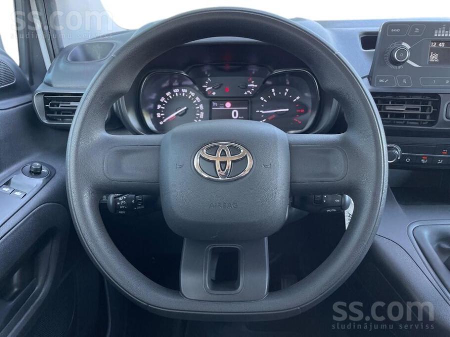 White Toyota Proace 2023 in Riga, with an engine capacity of 1.20 L and mileage of 104 thousand km for 13590 €, photo 13 on AUTOMOTO.COM.LV