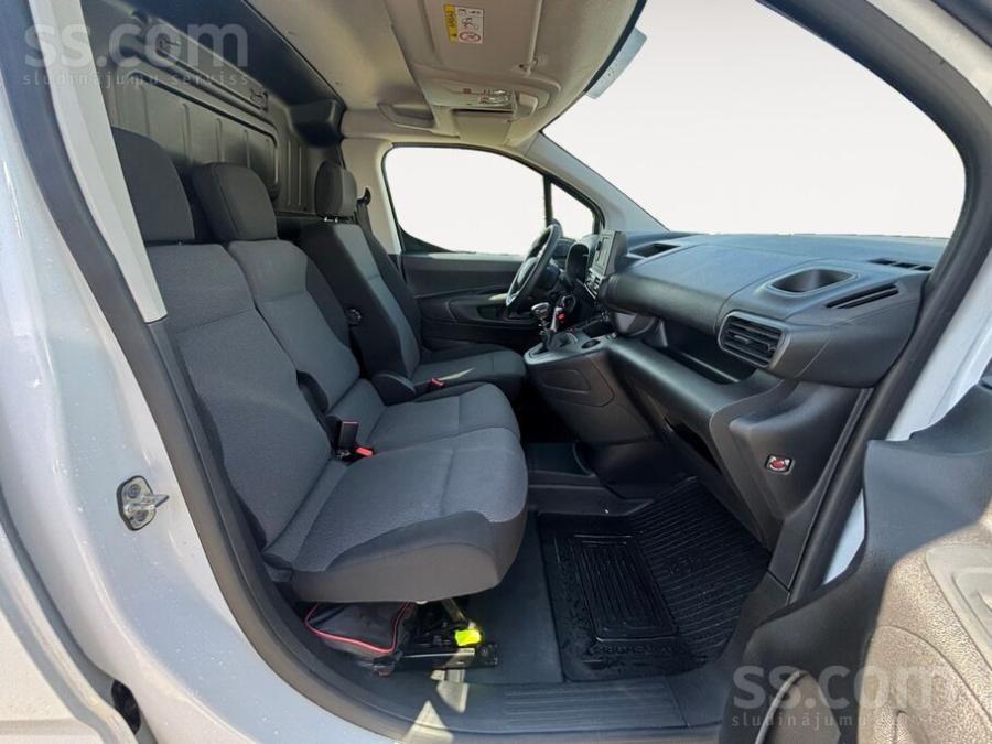 Balts Toyota Proace 2024 Rīga, ar dzinēja tilpumu 1.50 L un nobraukumu 14 tūkst. km par 18900 €, foto 6 vietnē AUTOMOTO.COM.LV