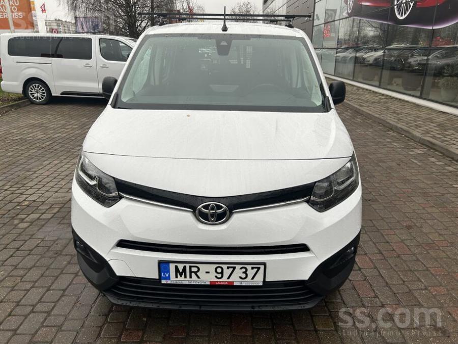 White Toyota Proace 2024 in Riga, with an engine capacity of 1.50 L and mileage of 23 thousand km for 22900 €, photo 2 on AUTOMOTO.COM.LV