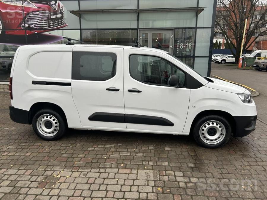 White Toyota Proace 2024 in Riga, with an engine capacity of 1.50 L and mileage of 23 thousand km for 22900 €, photo 4 on AUTOMOTO.COM.LV