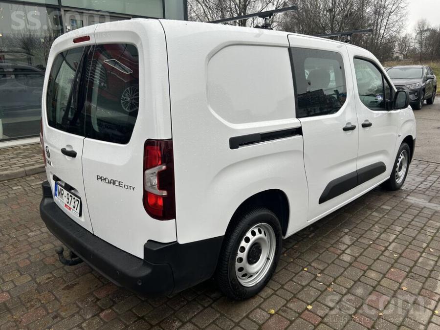 White Toyota Proace 2024 in Riga, with an engine capacity of 1.50 L and mileage of 23 thousand km for 22900 €, photo 5 on AUTOMOTO.COM.LV
